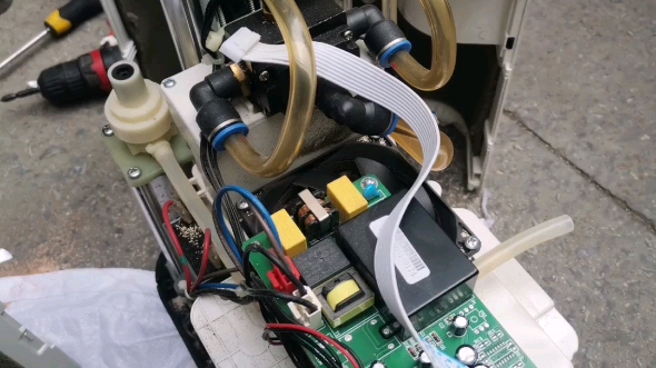 重庆修理制氧机维修家用制氧机修理制氧机报警氧浓度低不通电换分子...