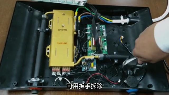 热水器如何更换水流传感器?#电热水器维修清洗 #即热式热水器