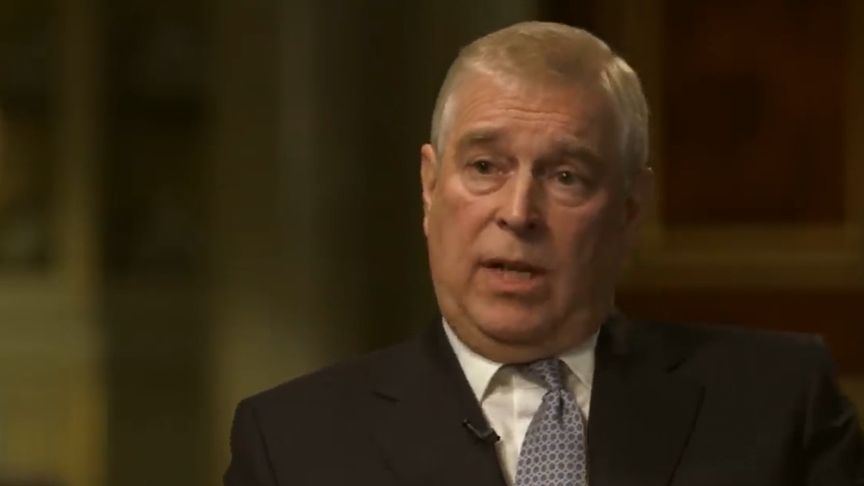 英女王召见性奴丑闻缠身的安德鲁王子,解除其王室身份公职