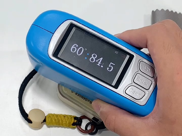 彩谱科技微孔光泽度仪仪器机身小巧携带方便,一键测量数据稳定!