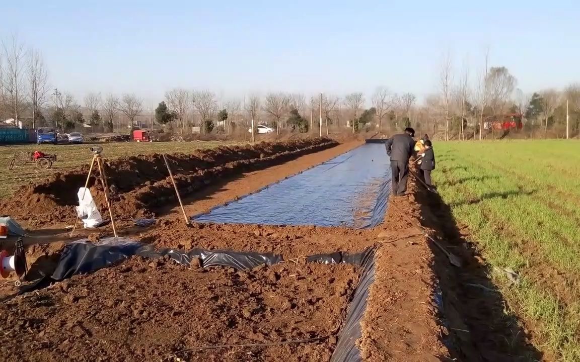 人工湖土工膜常用于小区景观湖、人造水库、堤坝、排水沟渠的防渗处理
