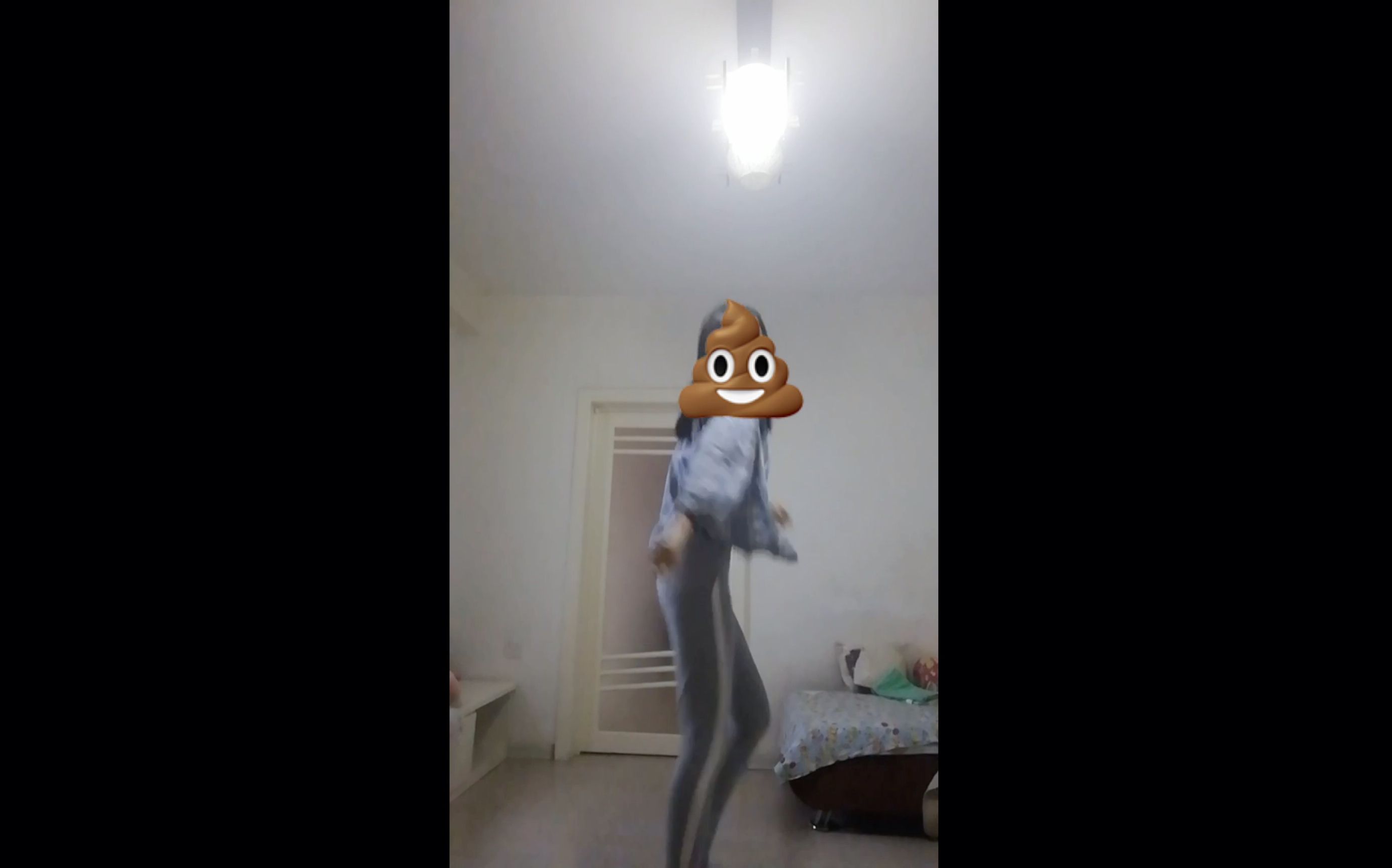 老年人活动筋骨 闲的没事跟上末班车翻跳ITZY的Wannabe