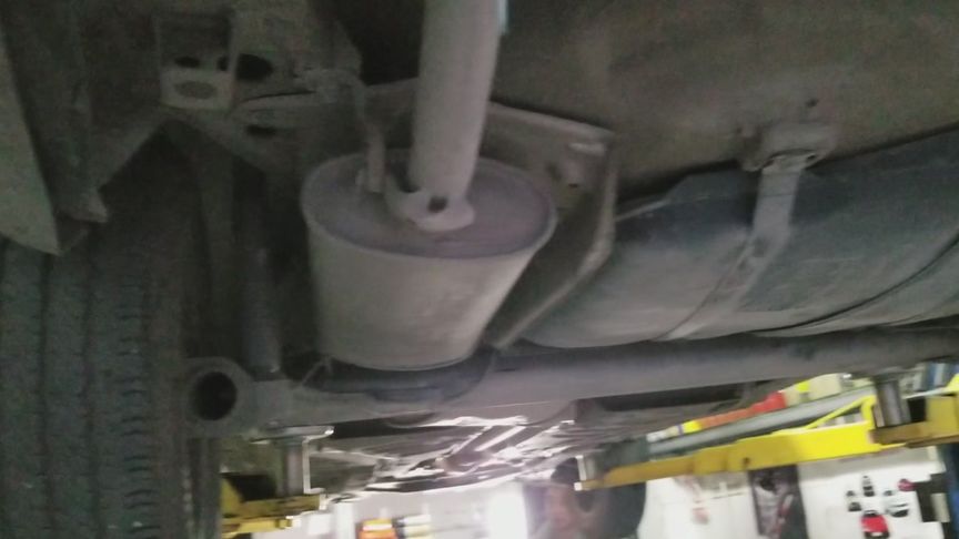 老捷达的底盘,很平整啊,这台车老是挂不起倒档,直接3档起步?