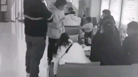 今天星期一售楼处已经座无虚席了市场暖风已经吹到了武汉春节最后的...