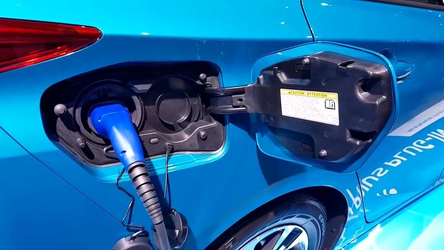 百公里低油耗插电式混合动力汽车!