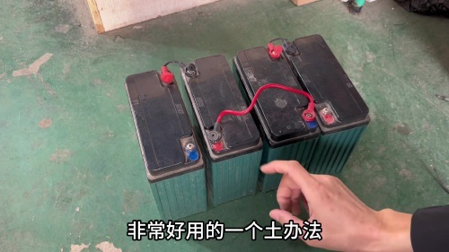 没有检测仪怎么判断电瓶好坏?用这个土方法检测,简单又好用