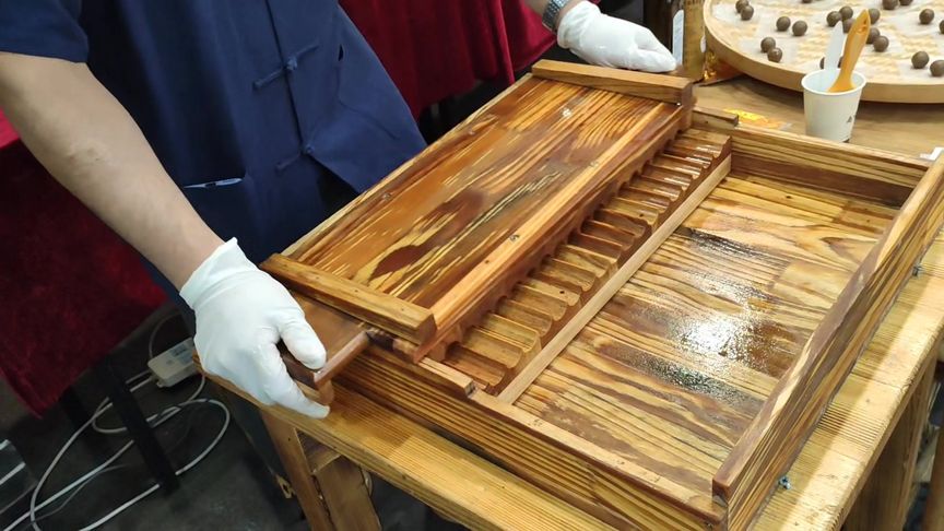 #传统手艺 古老的技艺,历史的传承。中医药丸子手工制作。