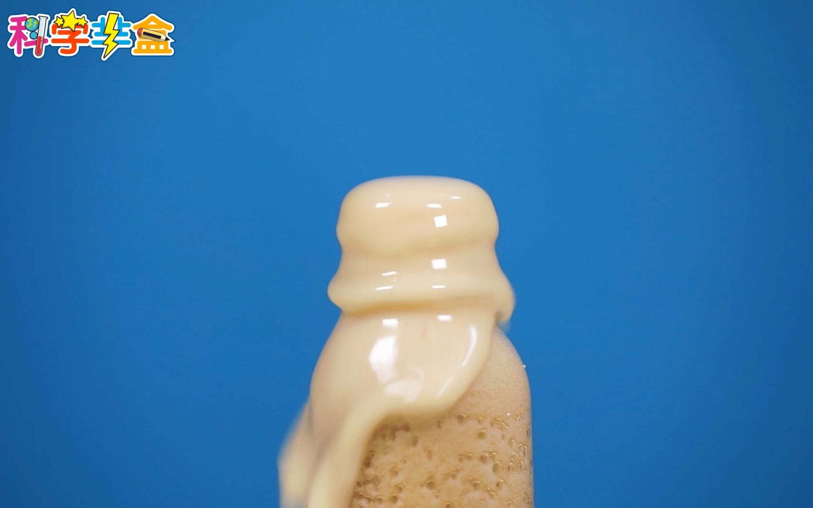 科学小实验丨可乐喷泉的原理是什么呢?