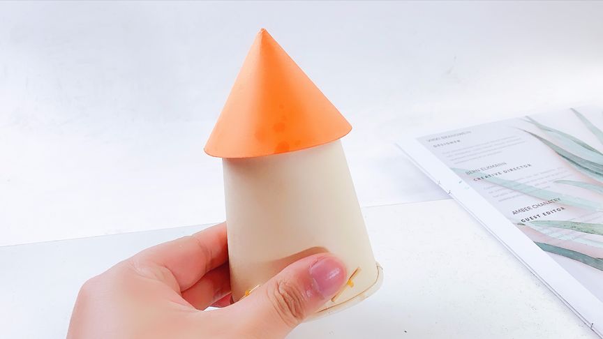 用纸杯自制小火箭,放开手就能发射,简单好玩