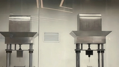 比亚迪刀片电池和三元锂电池的针刺实验,新能源电动车发展如日中天,...