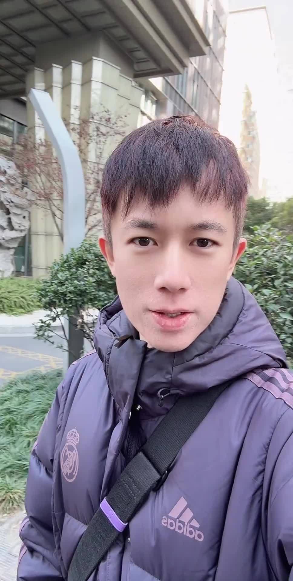 黄金微针这次打了2.0深度脱皮比较明显这次效果肯定比之前显著一些...