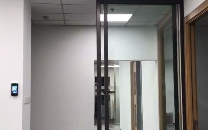 上门安装调试自动平开门搭配人脸识别门禁,不易伪造,通行体验好,安全...