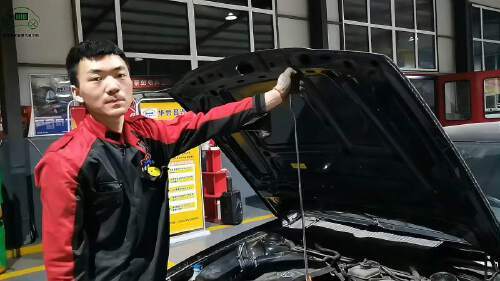 别修油车了!揭秘新能源车维修天差地别的真相,省下冤枉钱!
