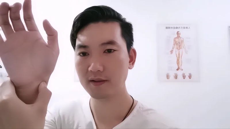 每天拍打手腕太渊穴49下,补中益气,健脾和胃