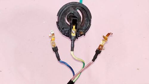 电水壶不通电,用手按住底座才能烧水怎么办?教你用筷子轻松修好