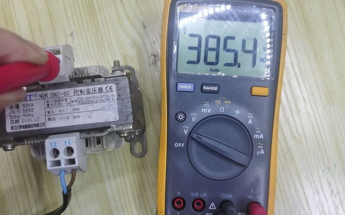 家用电压220V,变压器升压380V,制作变频器维修电源?