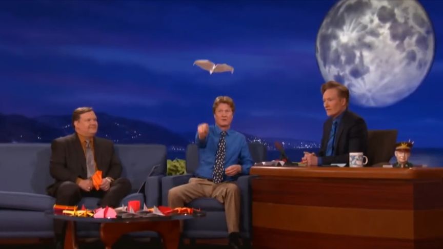 会扇翅膀的仿生扑翼纸飞机,纸飞机大师约翰.柯林斯设计