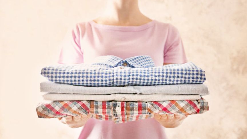 不会折衣服吗?学会这个技能,一分钟轻松完美折60件衣服