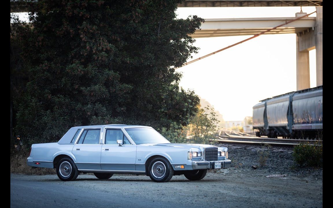 80年代末期全尺寸高级轿车- 1989 Lincoln(林肯) Town Car