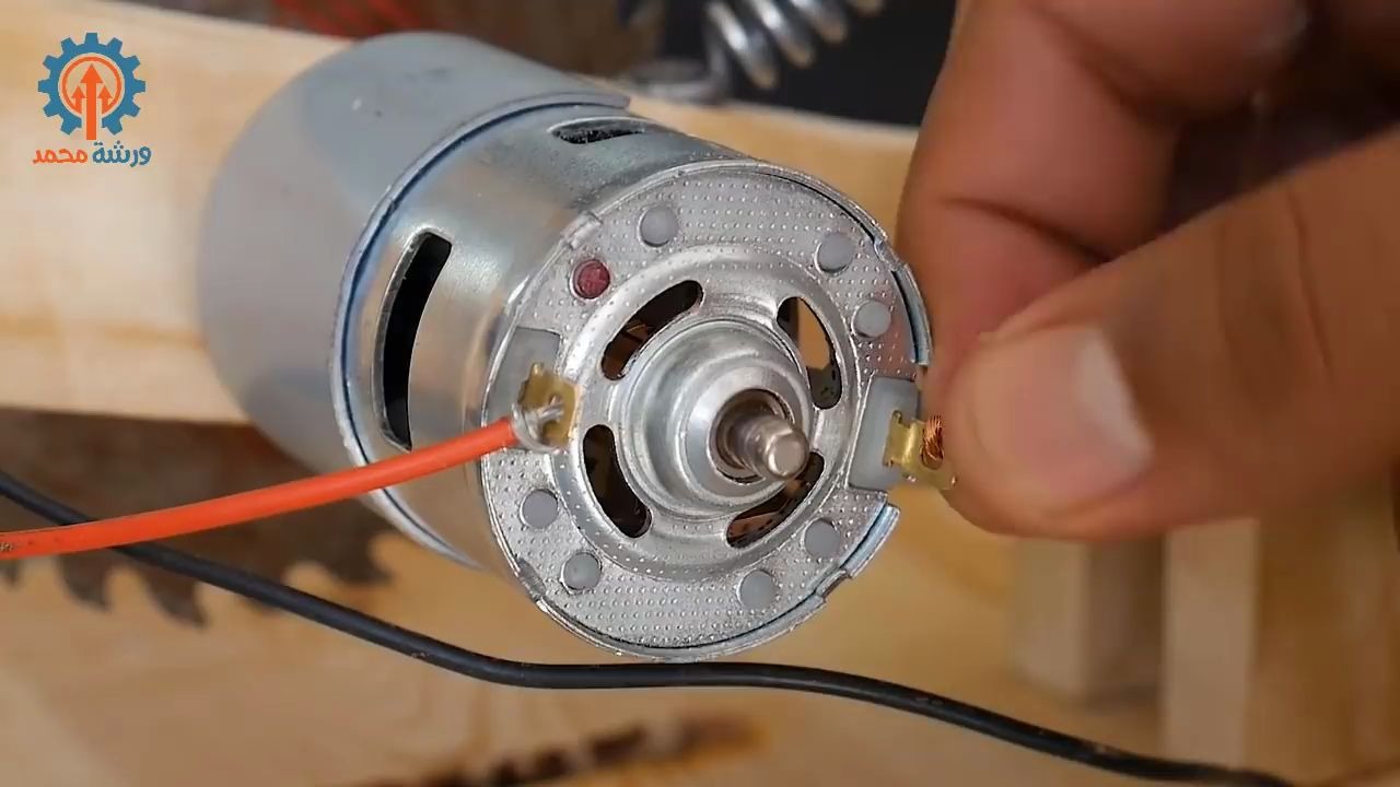 如何使用12v直流电动机制作强大的斜切锯How to make a Powerful ...