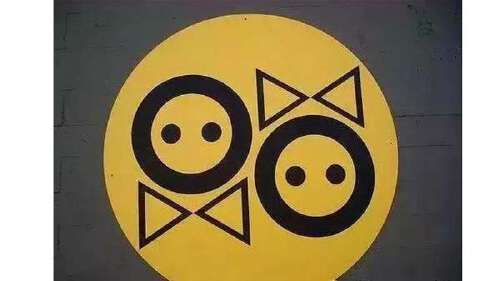 奇葩厕所标志大赏:上个厕所差点逼疯我!