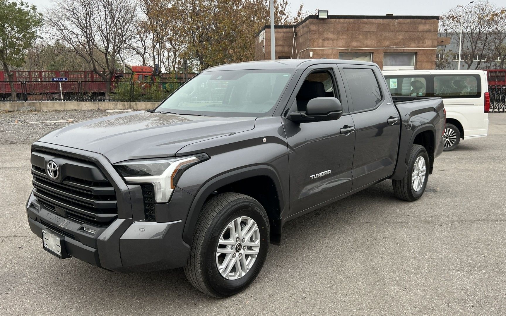 2022款丰田坦途3.5T皮卡车 入门配置 天津行情49万 大家觉得它值吗?