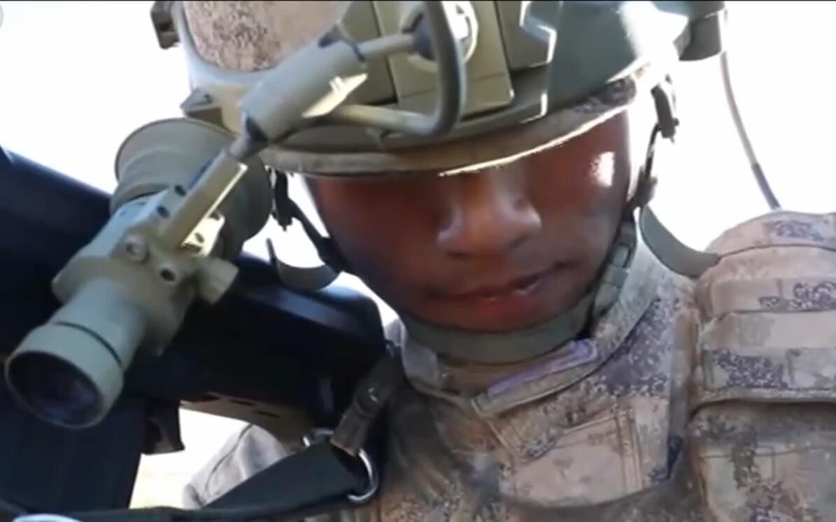 科幻!解放军展示单兵数字化作战系统