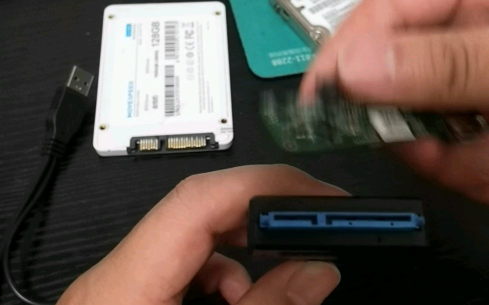 拆卸笔记本硬盘改装移动硬盘