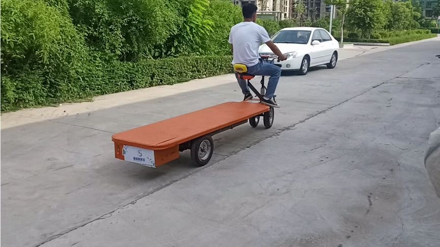 平板载重是一吨,长宽可定制仓储物流装车卸货使用方便。