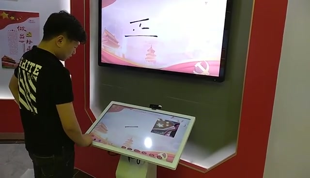 九凌(JLOO)会议签到拍照二维码保存双屏互动触摸一体机
