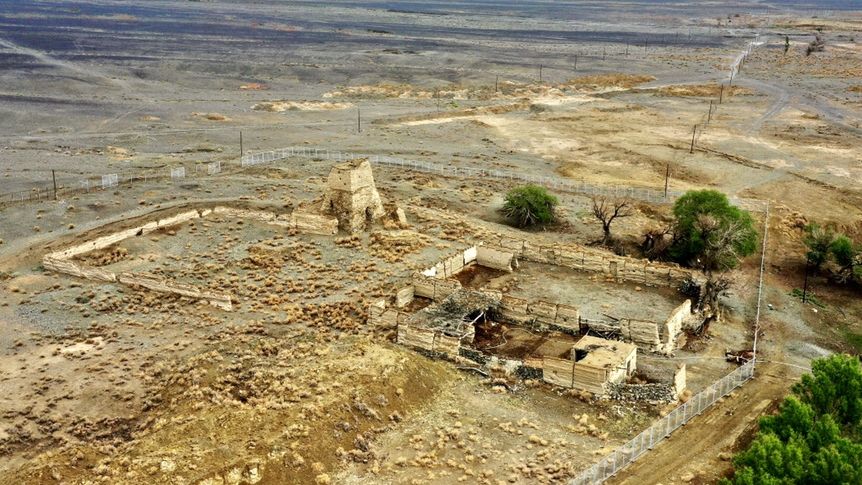 航拍新疆哈密了墩烽火台