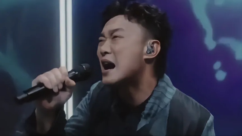 《孤勇者》还是原唱最好听,陈奕迅经典现场版,太燃了