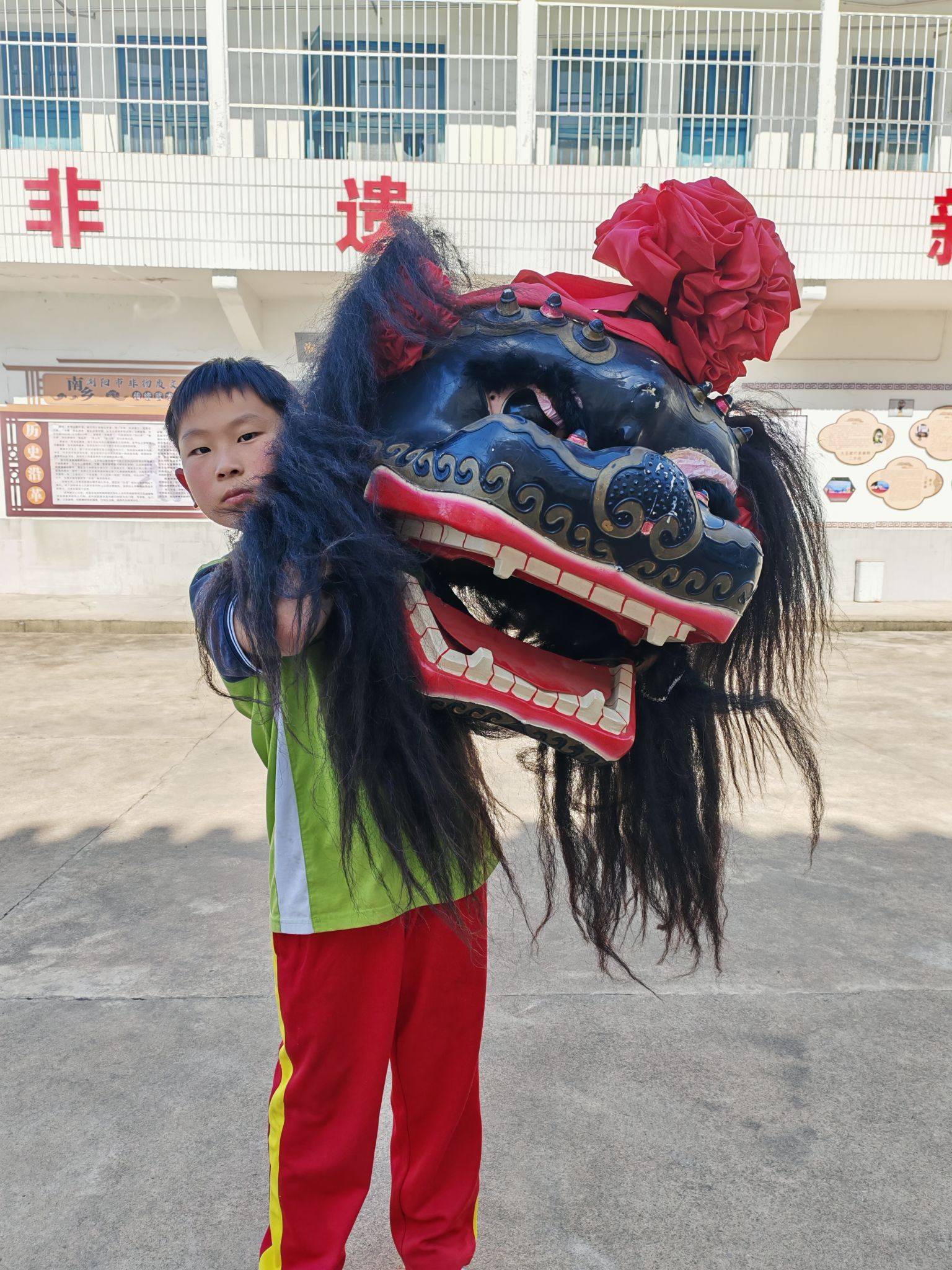 9岁萌娃舞狮2年,盘活8斤狮头