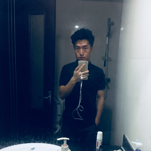 捧着高粱的玉米 