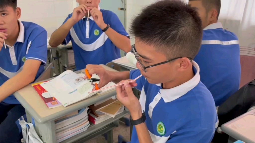 用吸管吹音乐