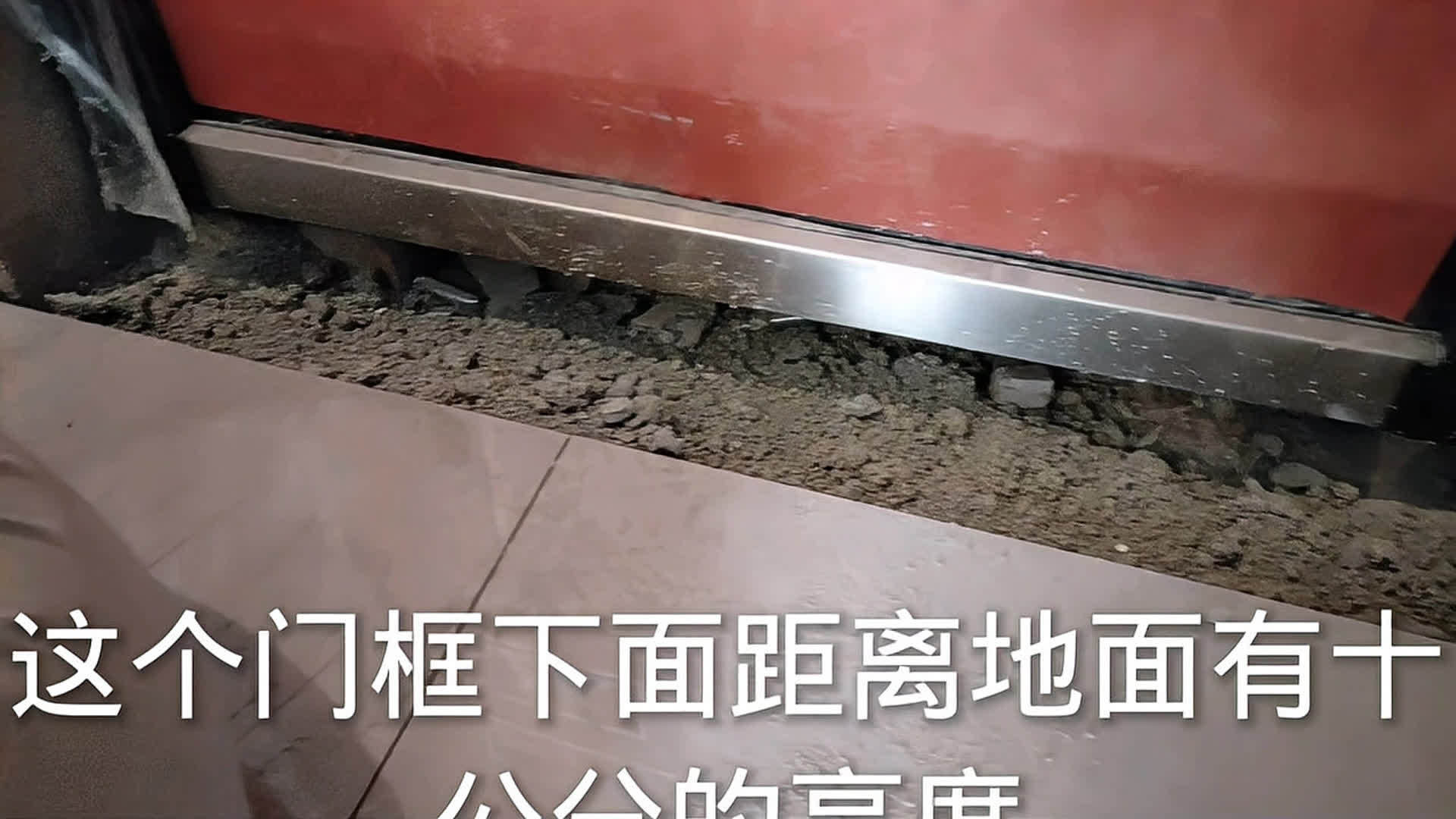 瓦工铺地砖接近十公分的厚度,业主担心地暖不暖和,到底该怎么.