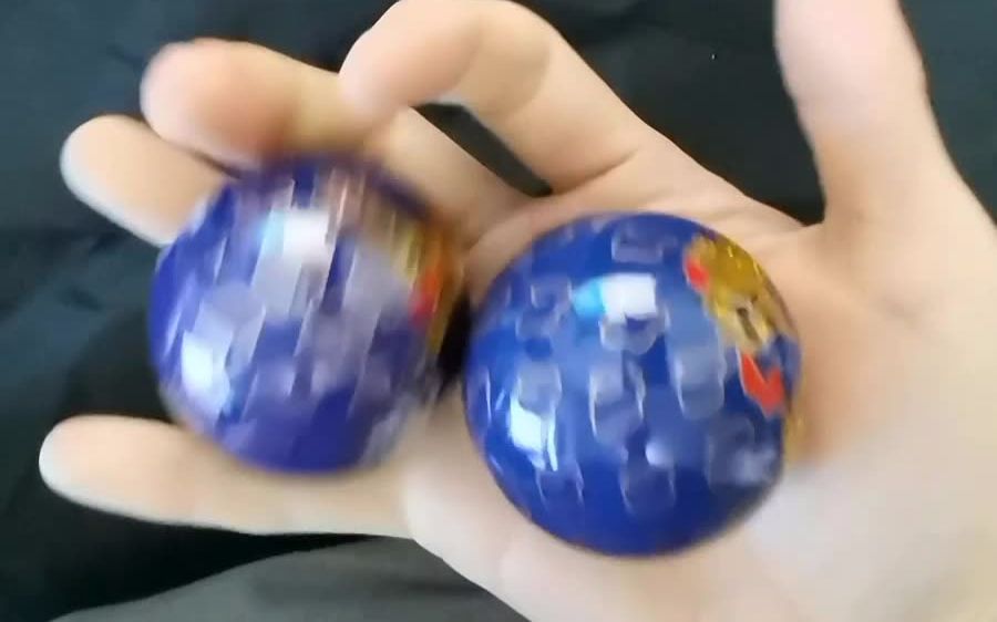 健身球手球玩法(四)单手托双球离心旋转
