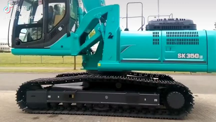 这个好玩,施工员都要踮着脚,抬起头跟我说话#工程机械设备