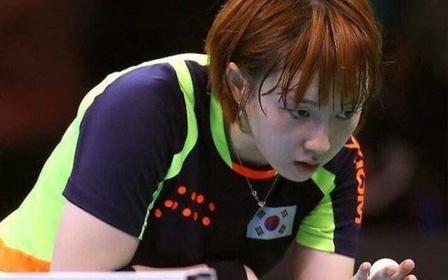 【业余乒乓球直横大战】练习直拍横打时长2年半的大学生挑战横拍...