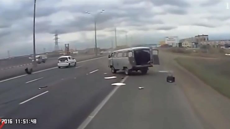 这么疯狂的撞击,我确定这不是警匪片,这只是场意外