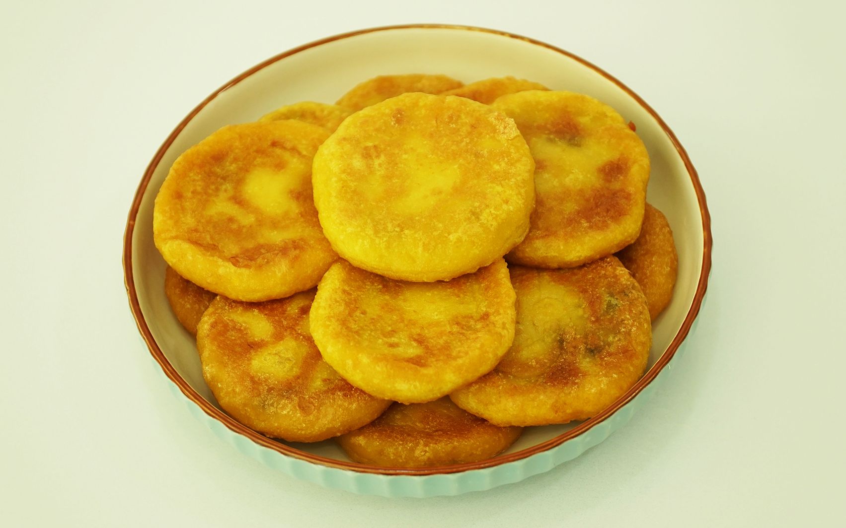 2根红薯和2勺糯米粉做的“红薯饼”,外酥里嫩软糯香甜,简单又美味!