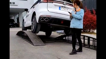 长安unik直播翻车,电尾门无法关闭