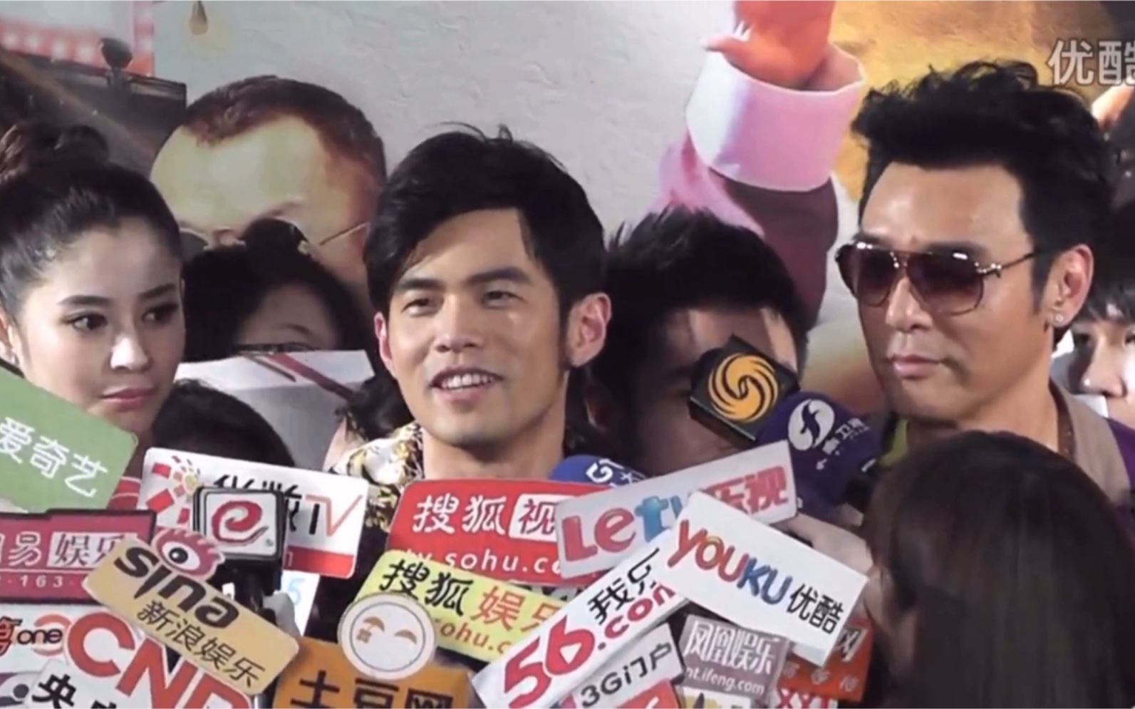 周杰伦回应金曲奖与蔡依林“爱的抱抱”不爱我就拉倒哥的胸肌的出处...