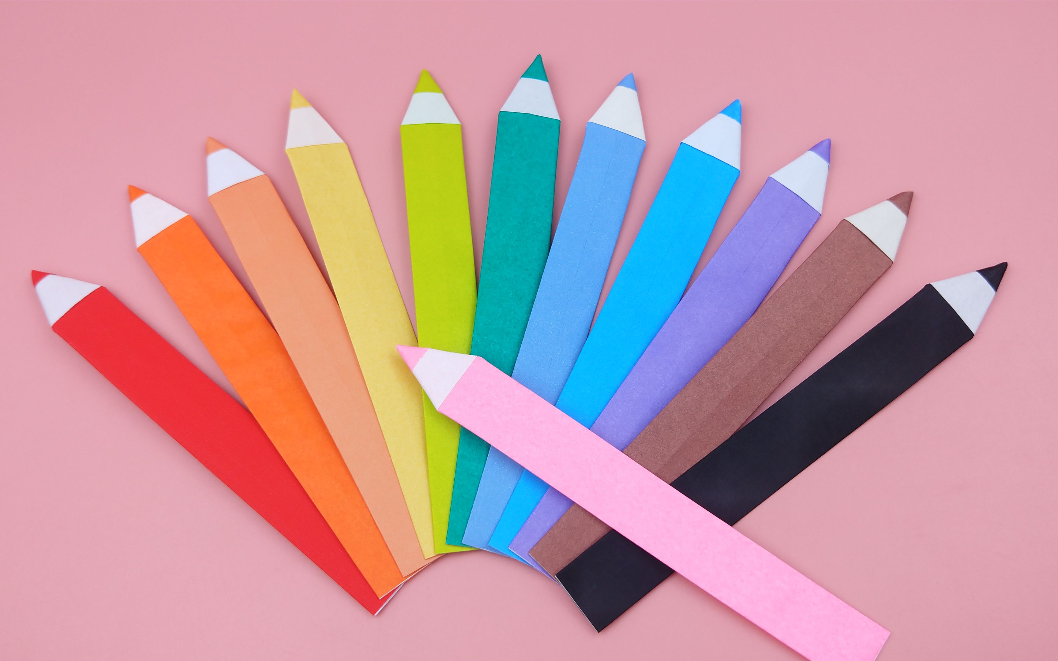 手工折纸漂亮的彩色铅笔