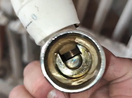 赶紧检查一下自己家的地暖分水器! 温控阀这个玩意必须拆掉!太影响...