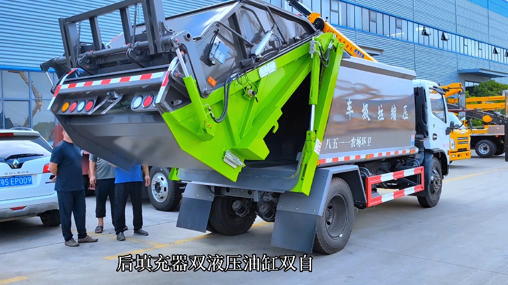 国六东风多利卡8方压缩垃圾车,单次转运135桶240升方形垃圾桶