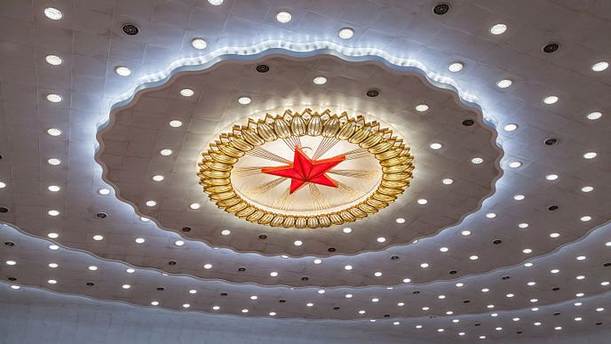 两会今日看点:十三届全国人大一次会议举行代表团全体会议 上午审议...