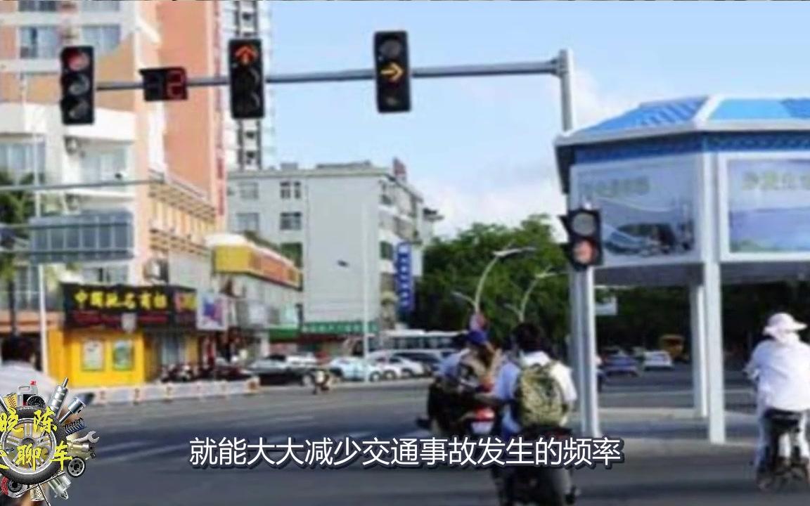 货车避让小车却无意导致侧翻,看来还是好心司机多