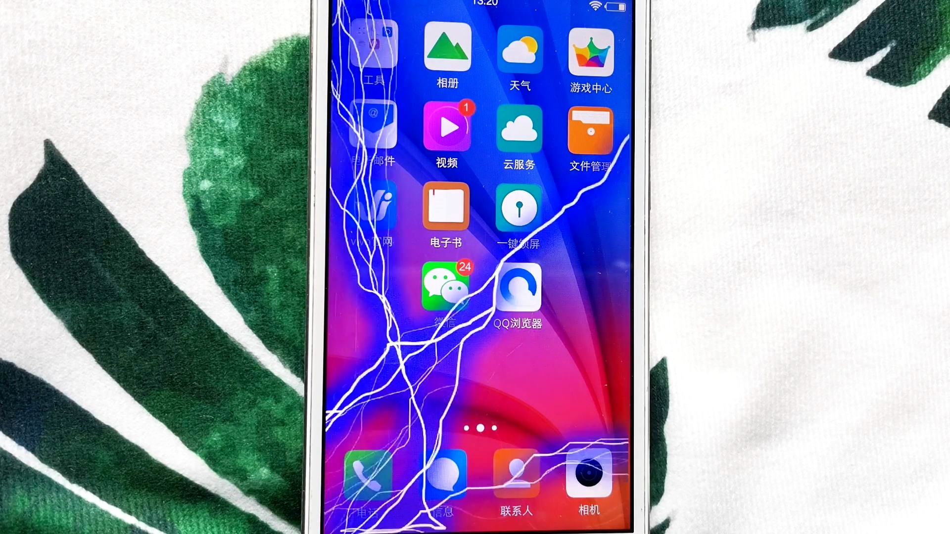 今天才知道,手机可以设置蓝色闪电,开机就会出现,超好玩