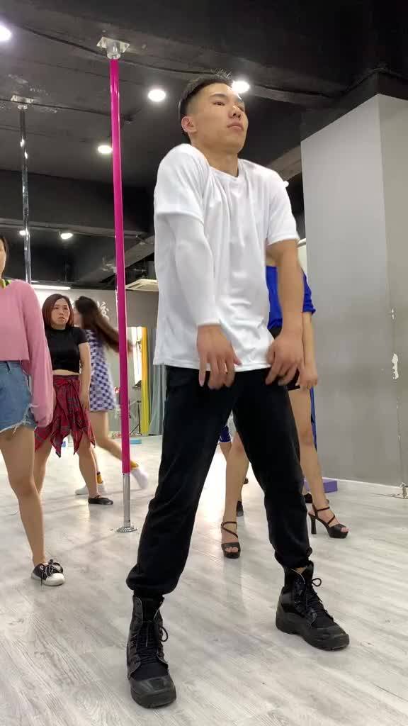 钢管舞课堂,基本功肩部训练